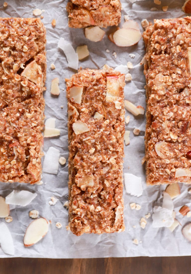 Homemade Apple Almond Granola Bars - A Kitchen Addiction